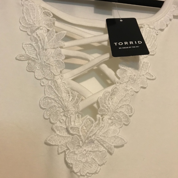 torrid | Tops | Nwt Torrid White Floral Tee | Poshmark
